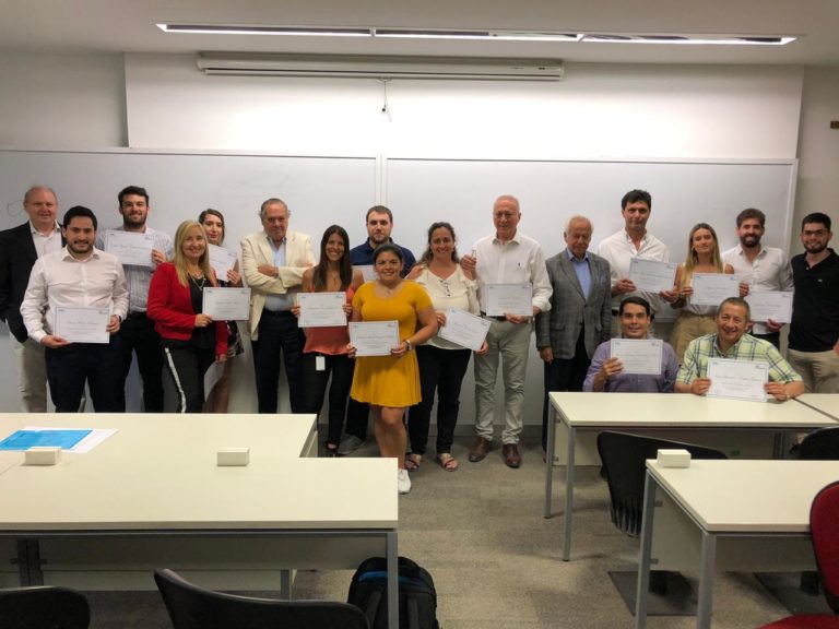 Culminó nueva edición del Programa Ejecutivo de Seguros de Personas de AVIRA-UCA - 100% SEGURO