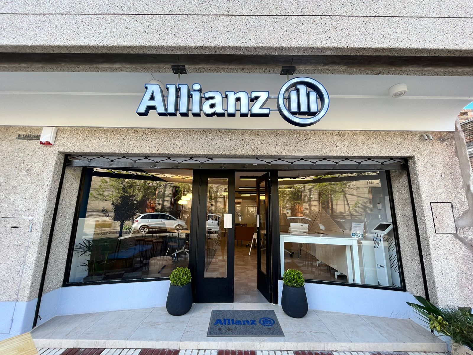 Allianz inaugura su nueva oficina comercial en Tres Arroyos - 100% SEGURO